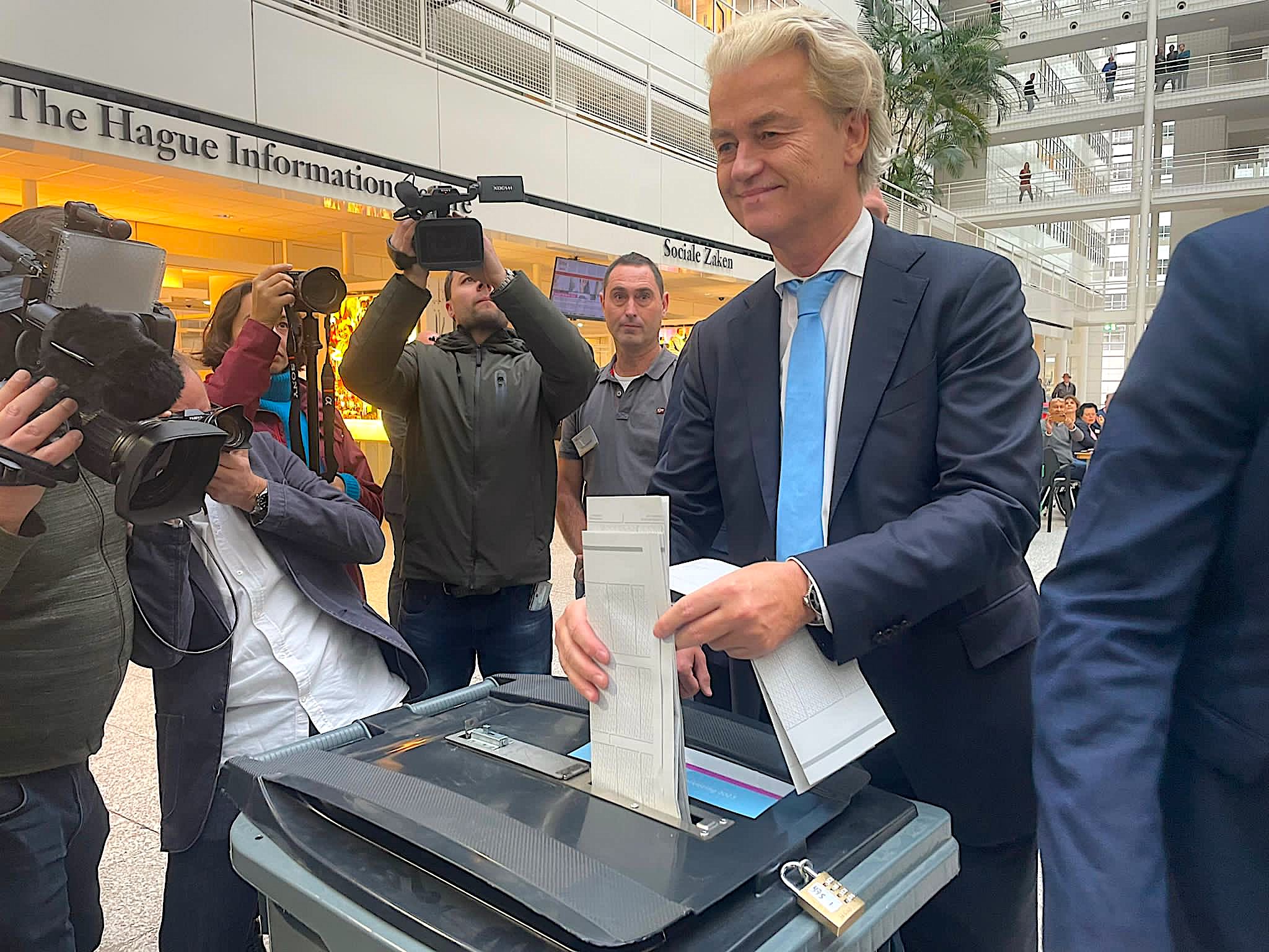 Far-right Islamophobe Wilders wins Dutch election