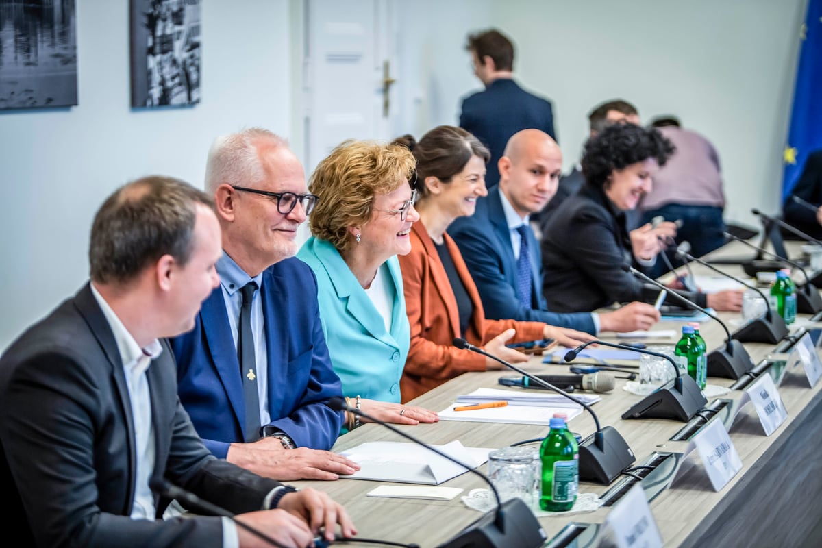 MEPs urge Orbán to act to unblock EU money