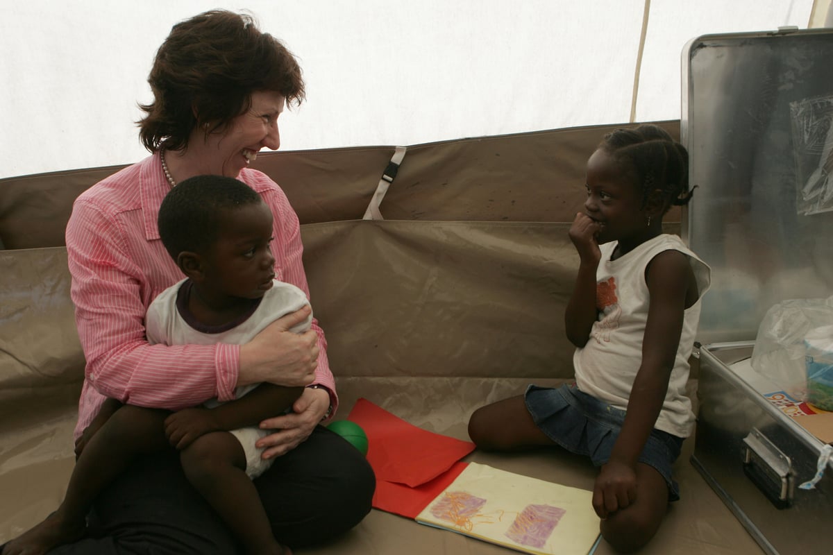 Ashton names EU foreign-service priorities at low-key launch event