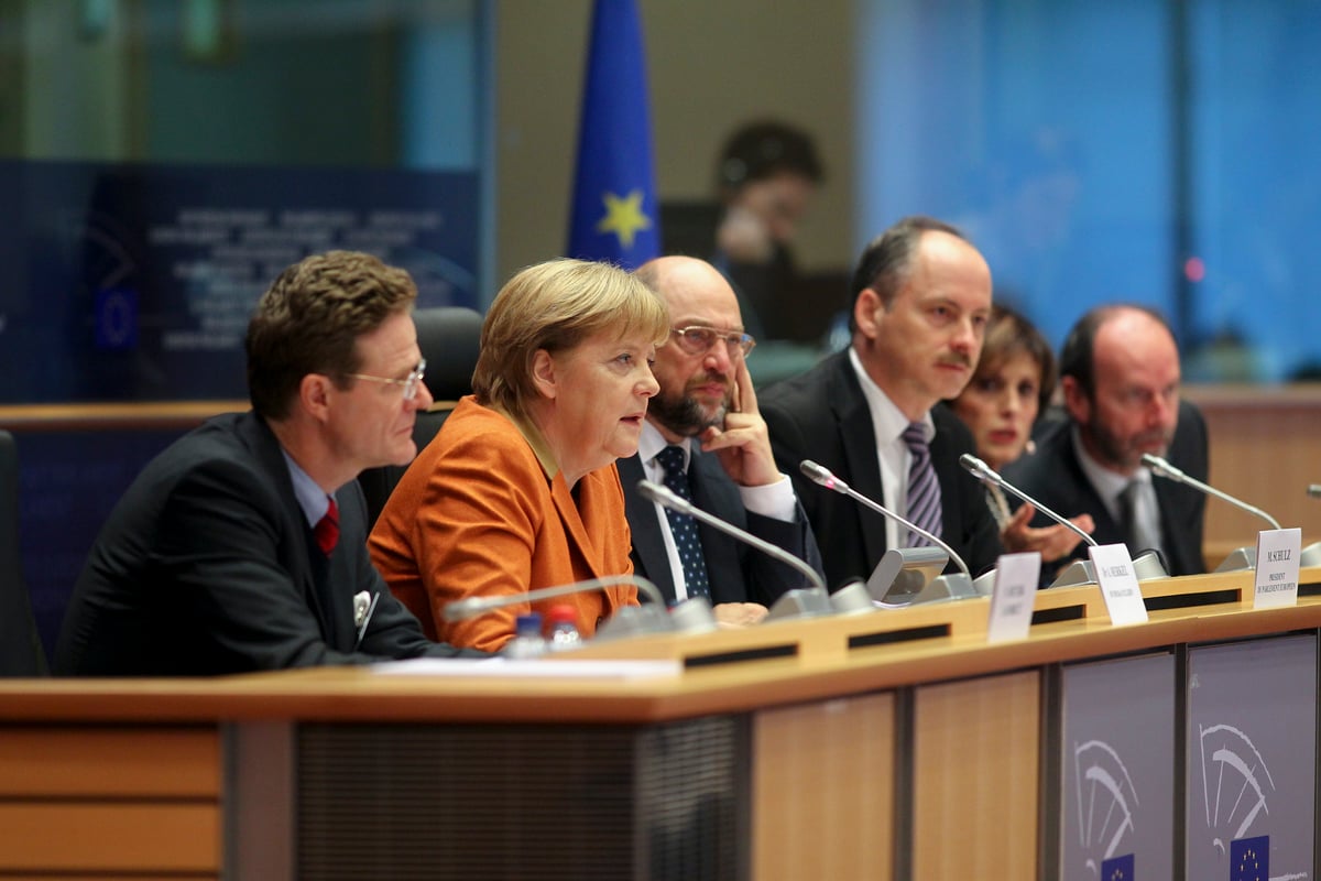 EU to be federalised in the long run, Merkel says