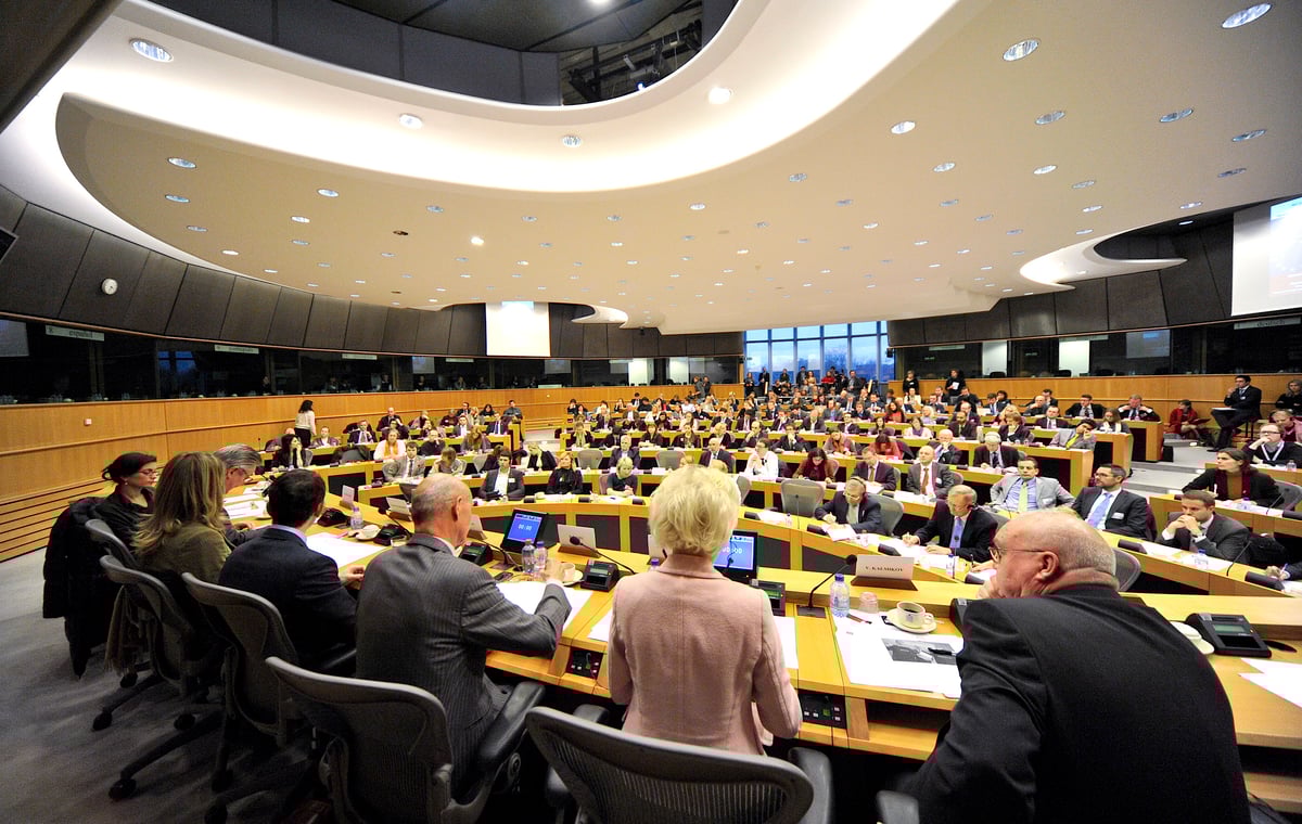 MEPs: EU needs defence force 'under Union command'