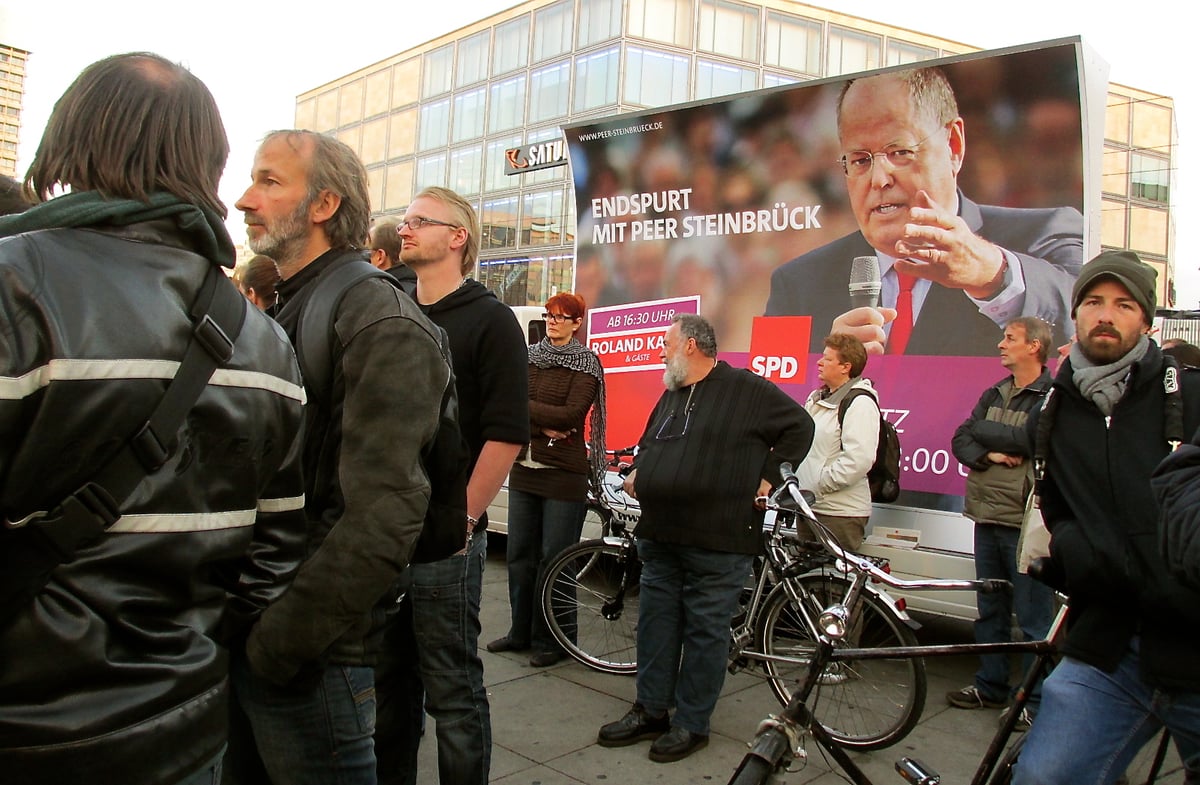 Germans head to the polls in close election